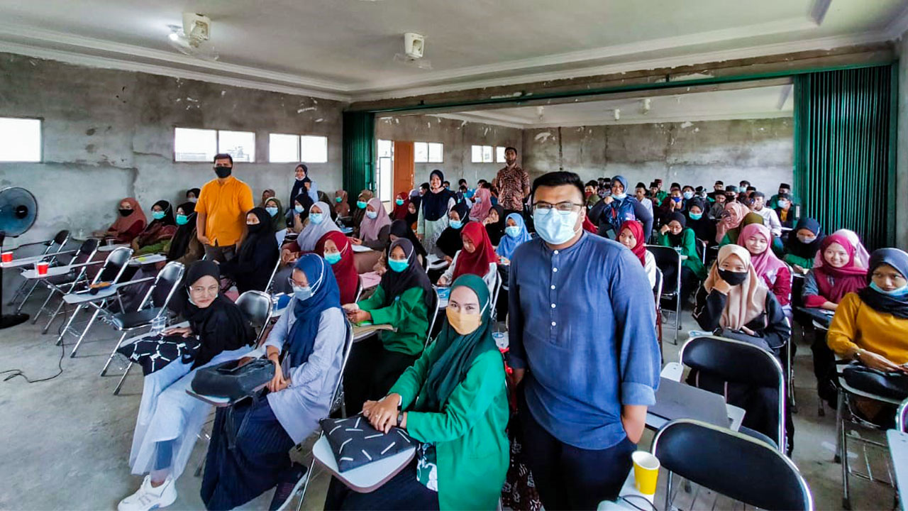 Mahasiswa FE UNU Kalbar Diajarkan Mengelola Bisnis dan Membuka Usaha